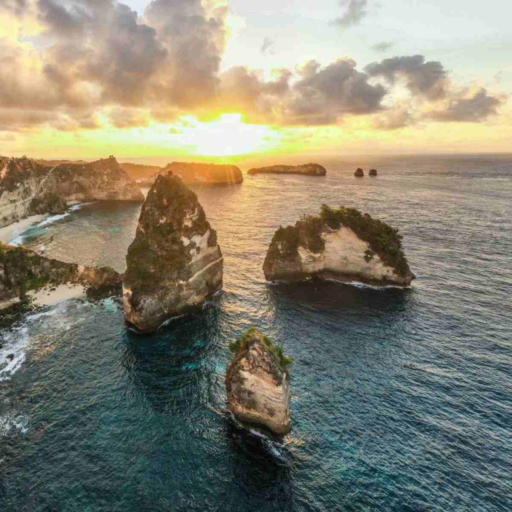 39 Wisata Alam Indonesia, Panduan Liburan yang Mengesankan - IndonesiaJuara