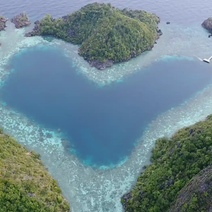 Intip Pesona Ikonik Pulau Wayag Raja Ampat di Sini! - IndonesiaJuara